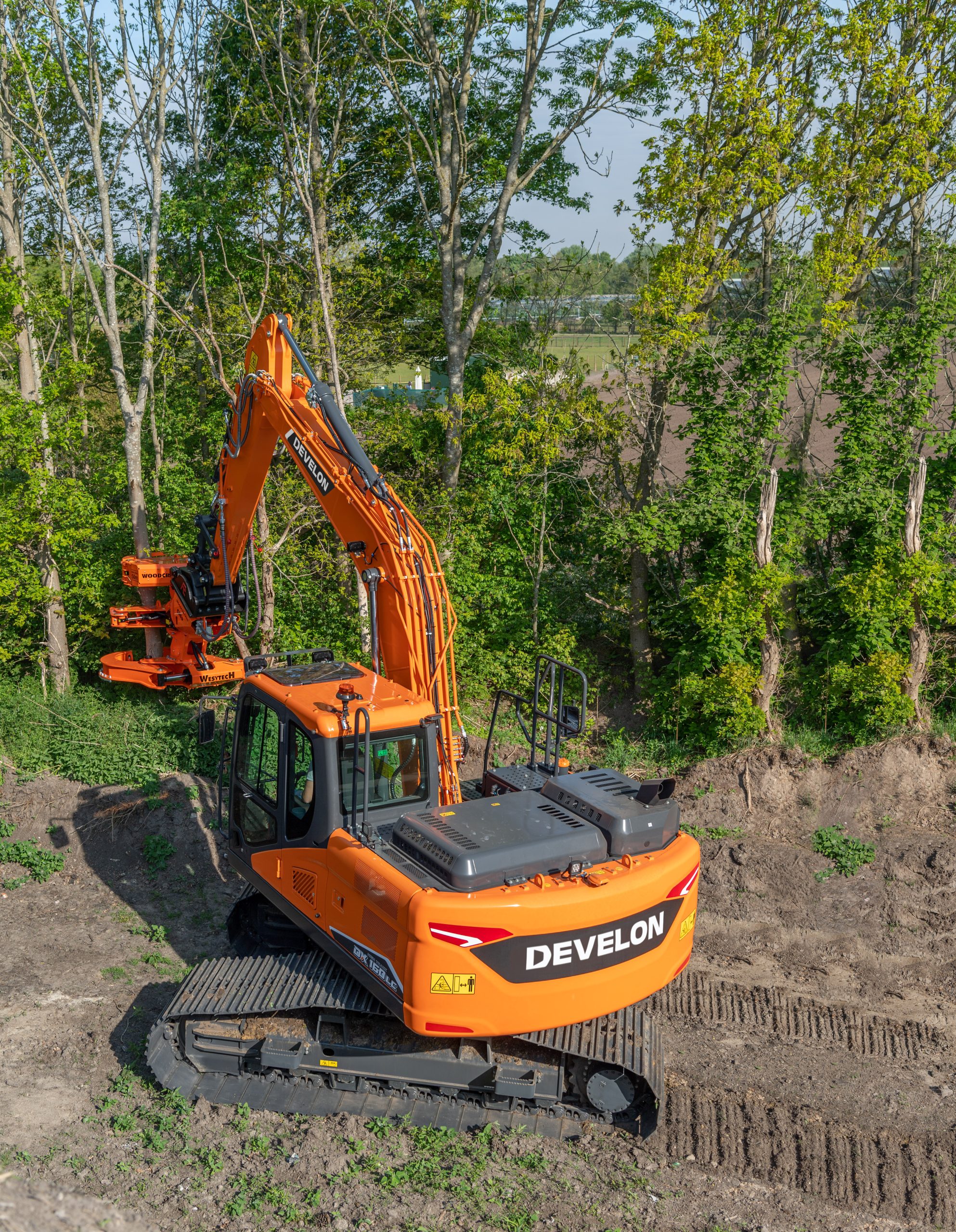 Develon DX160LC-7HT - Gordons Construction